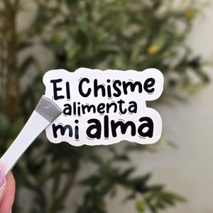 Funny Gossip Sticker - “el Chisme Alimenta Mi Alma” - Spanish Meme ...