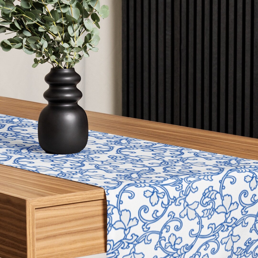 Cloth Table Runner, Chinoiserie, Tight Floral Print, Trendy Party Look ...