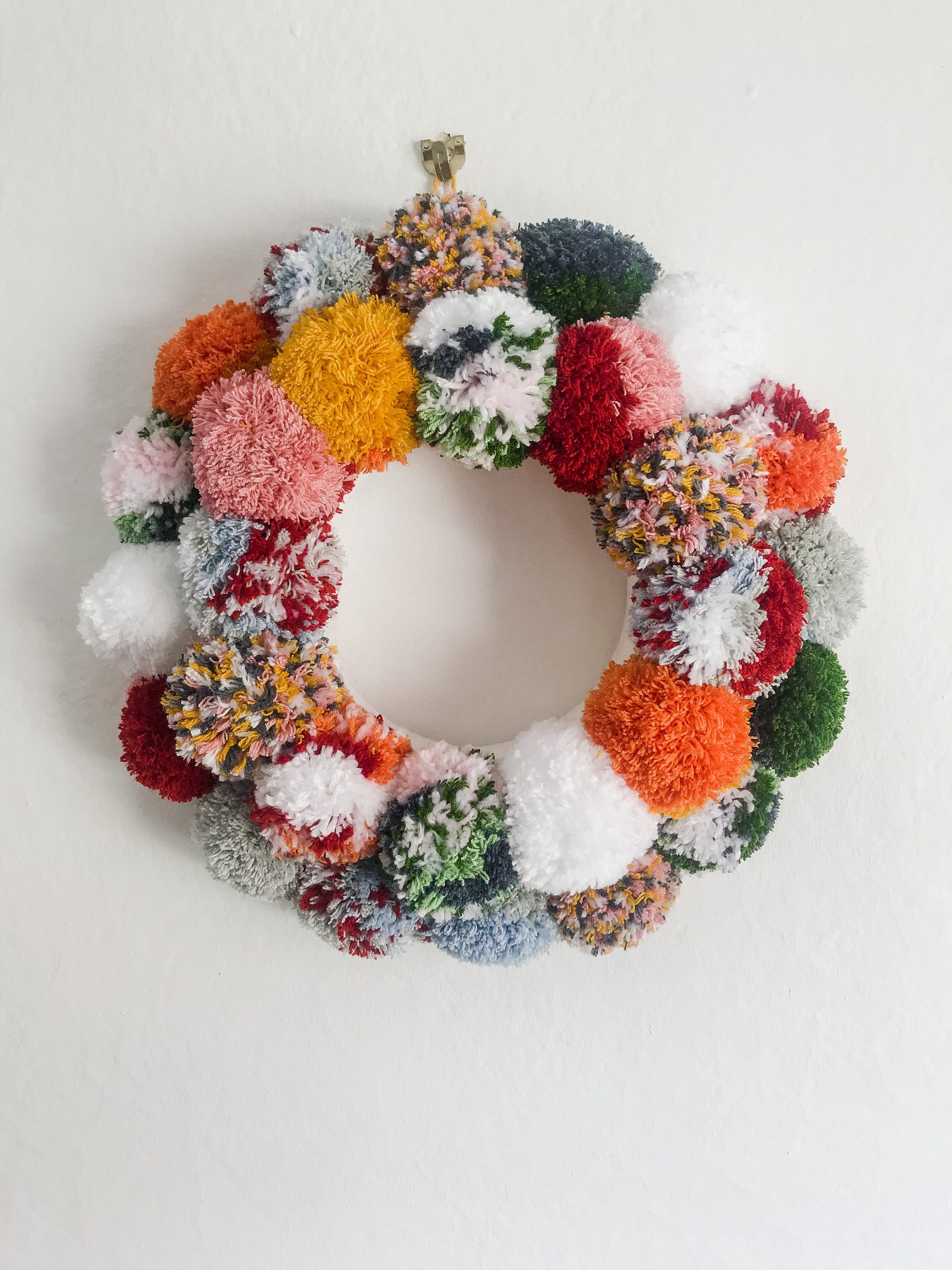 Modern Christmas Pompom Wreath/party Decor/home Decor - Etsy