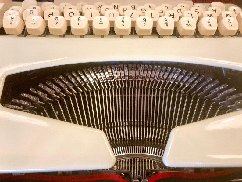 1975 Princess 500 Portable Typewriter - Etsy