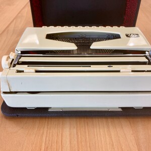 1975 Princess 500 Portable Typewriter - Etsy
