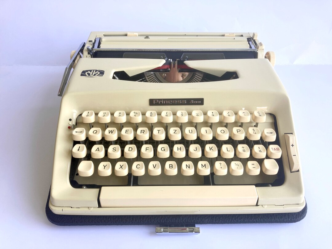 1975 Princess 500 Portable Typewriter - Etsy