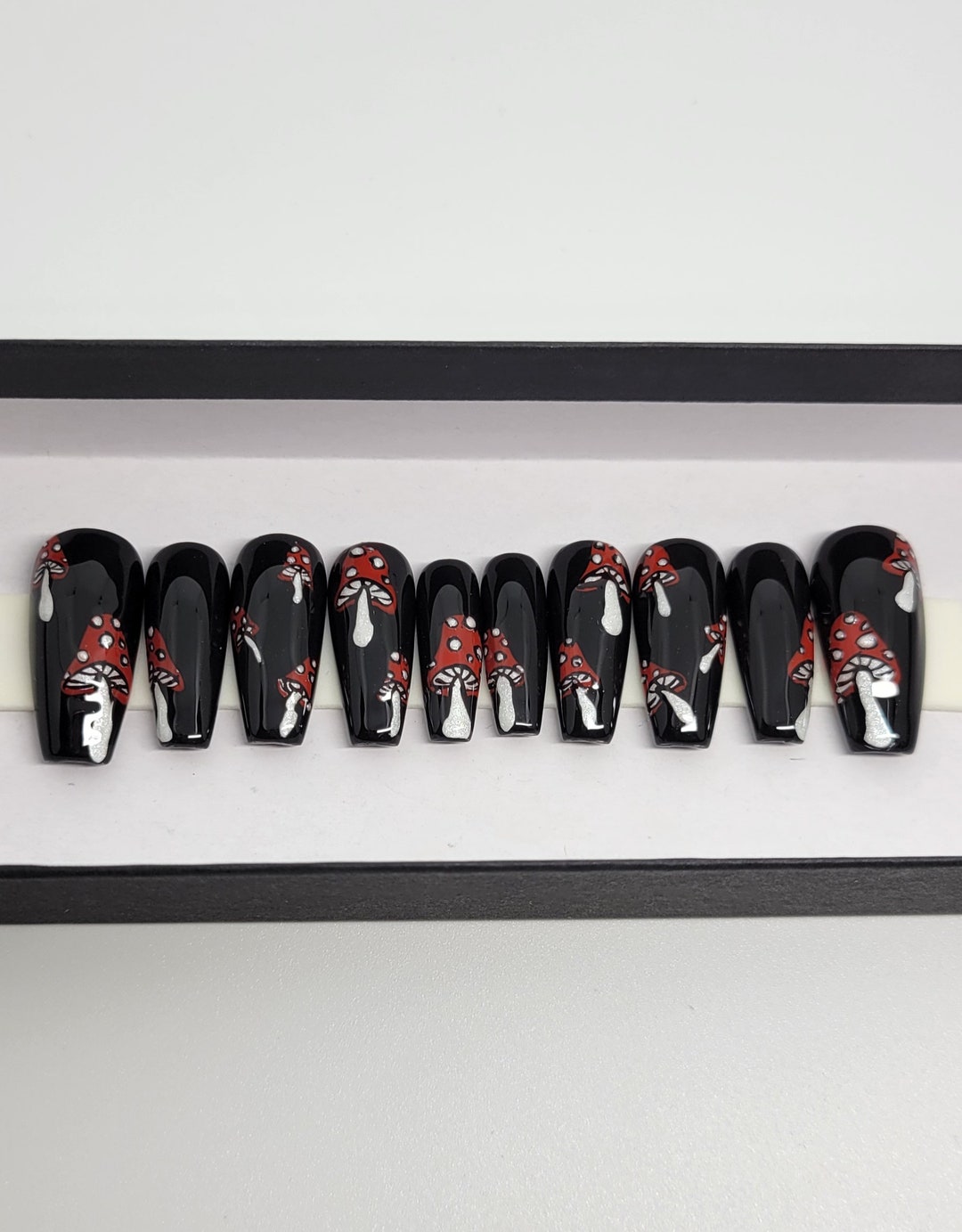 Black and Red Mushroom Press Ons - Etsy