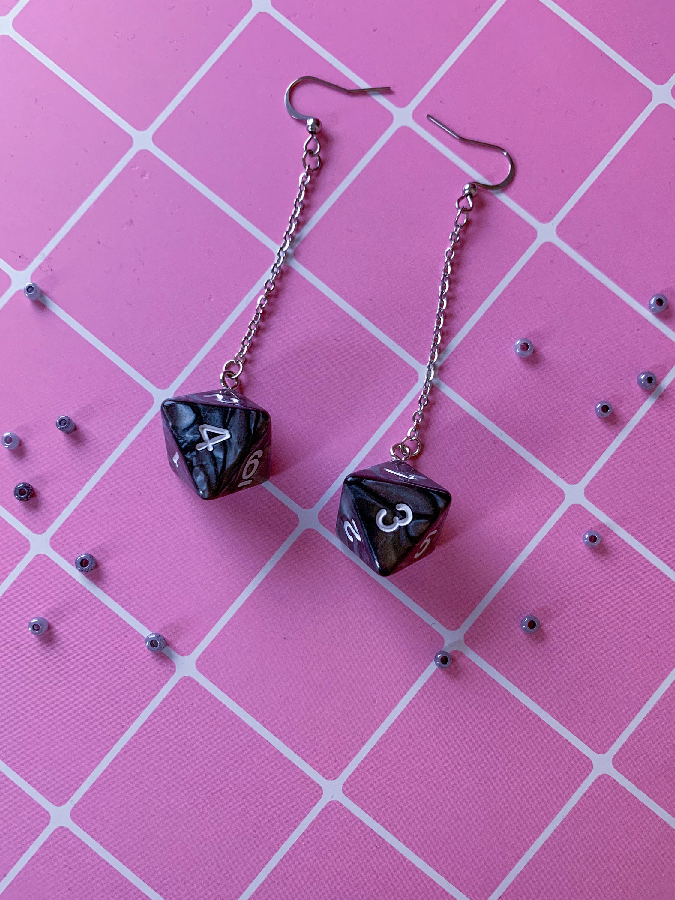 D8 dnd earrings dungeons and dragons dice - Etsy.de