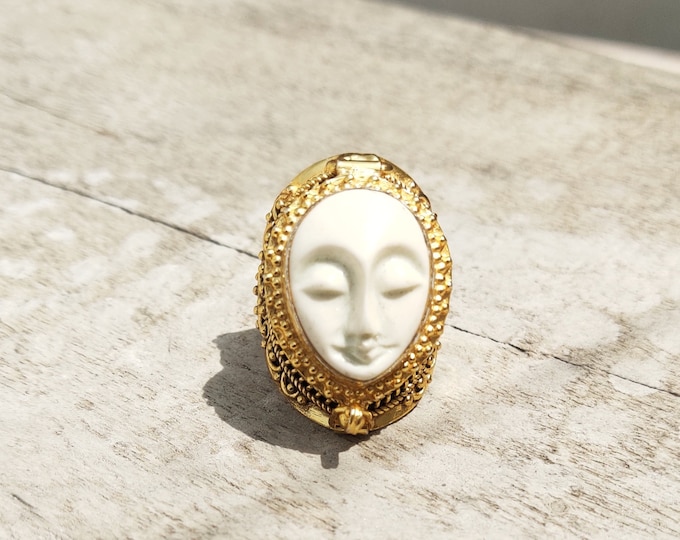 Stunning Gothic Poison Ring With Secret Compartment. Black Zirconia Gem ...