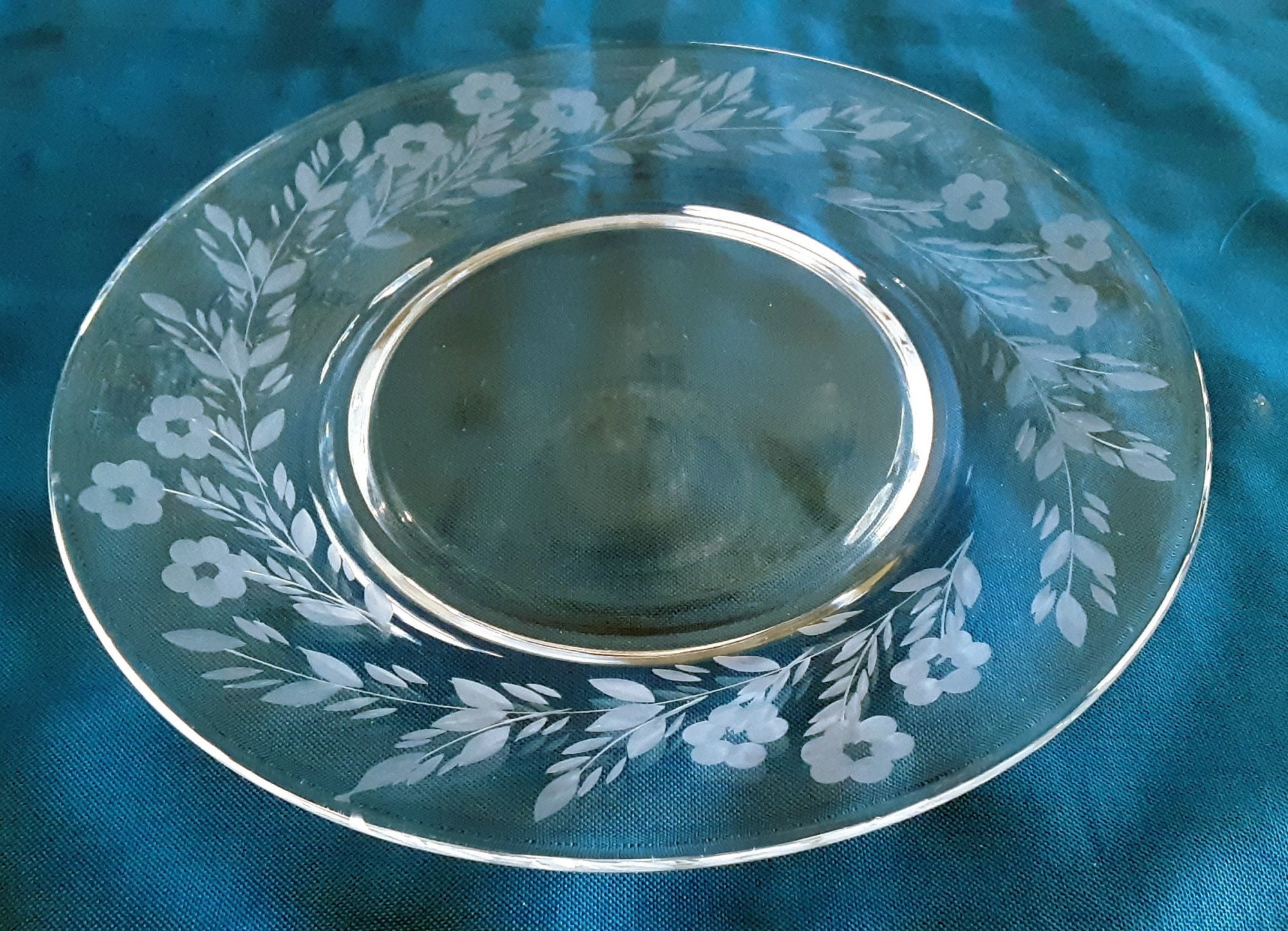 Vintage Clear Crystal Salad/appetizer/dessert Plate 8" - Etched Daisies ...