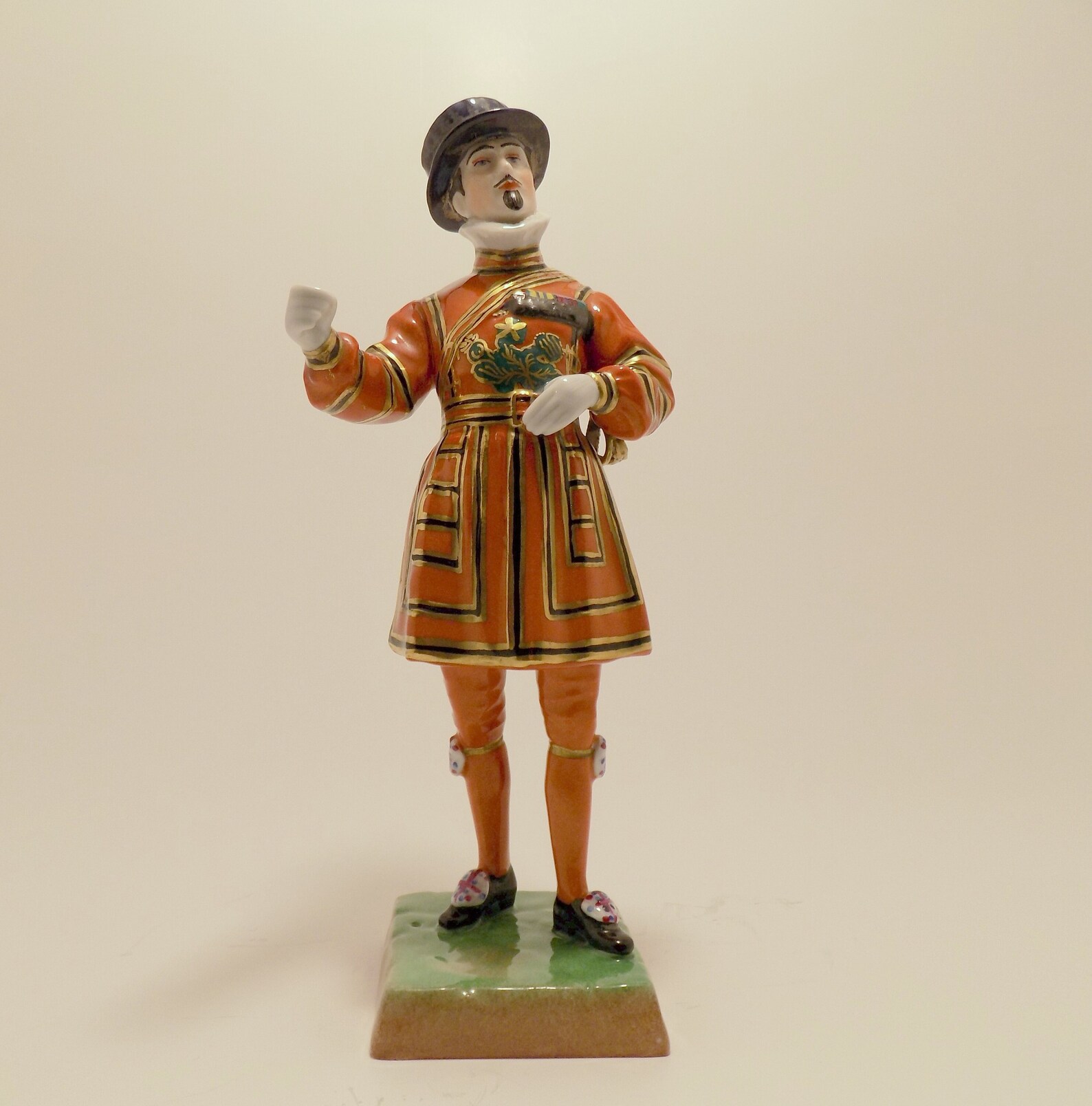 Vintage Dresden Yeoman of the Guard Porcelain Figurine - Carl Thieme ...