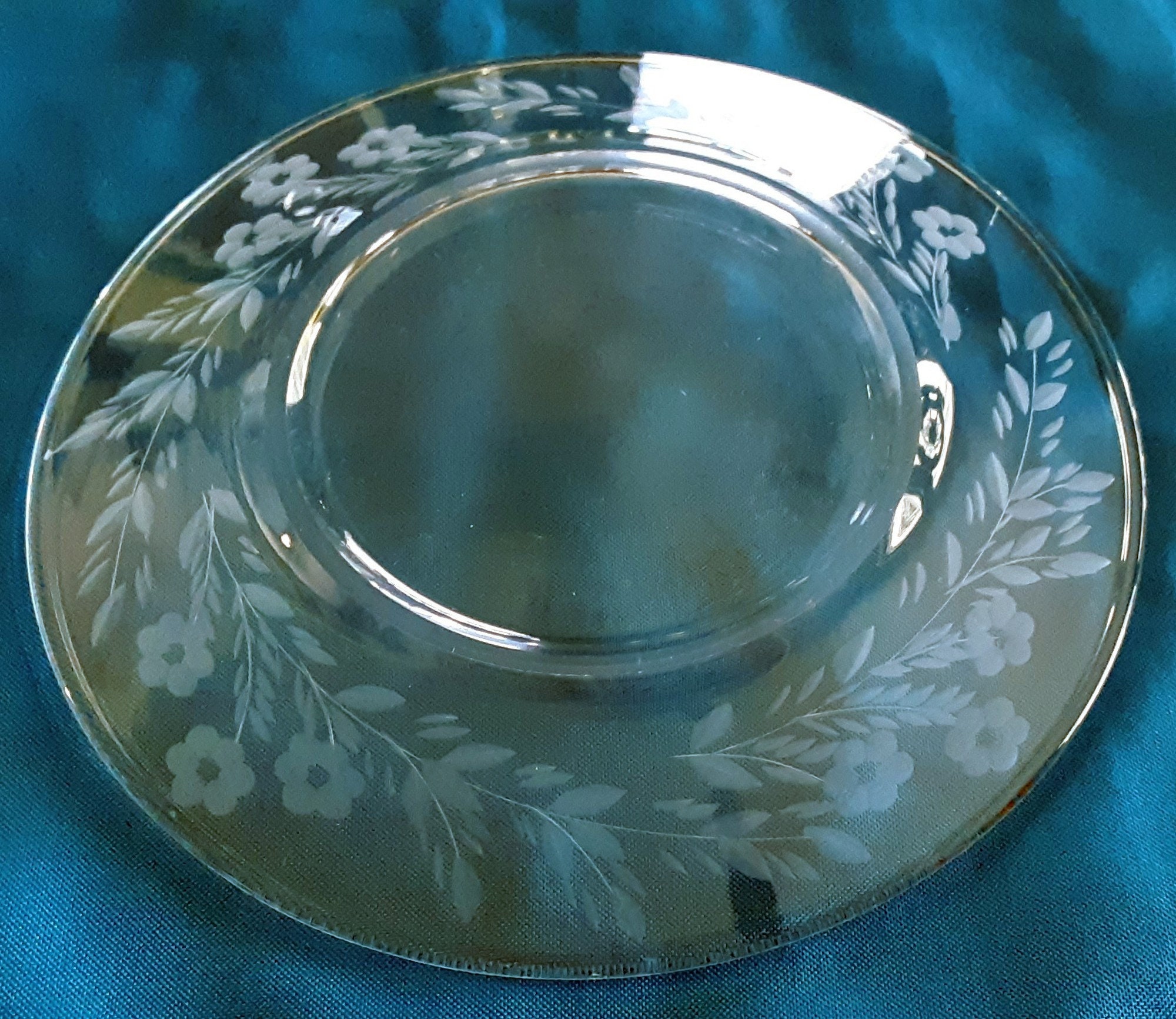 Vintage Clear Crystal Salad/appetizer/dessert Plate 8" - Etched Daisies ...