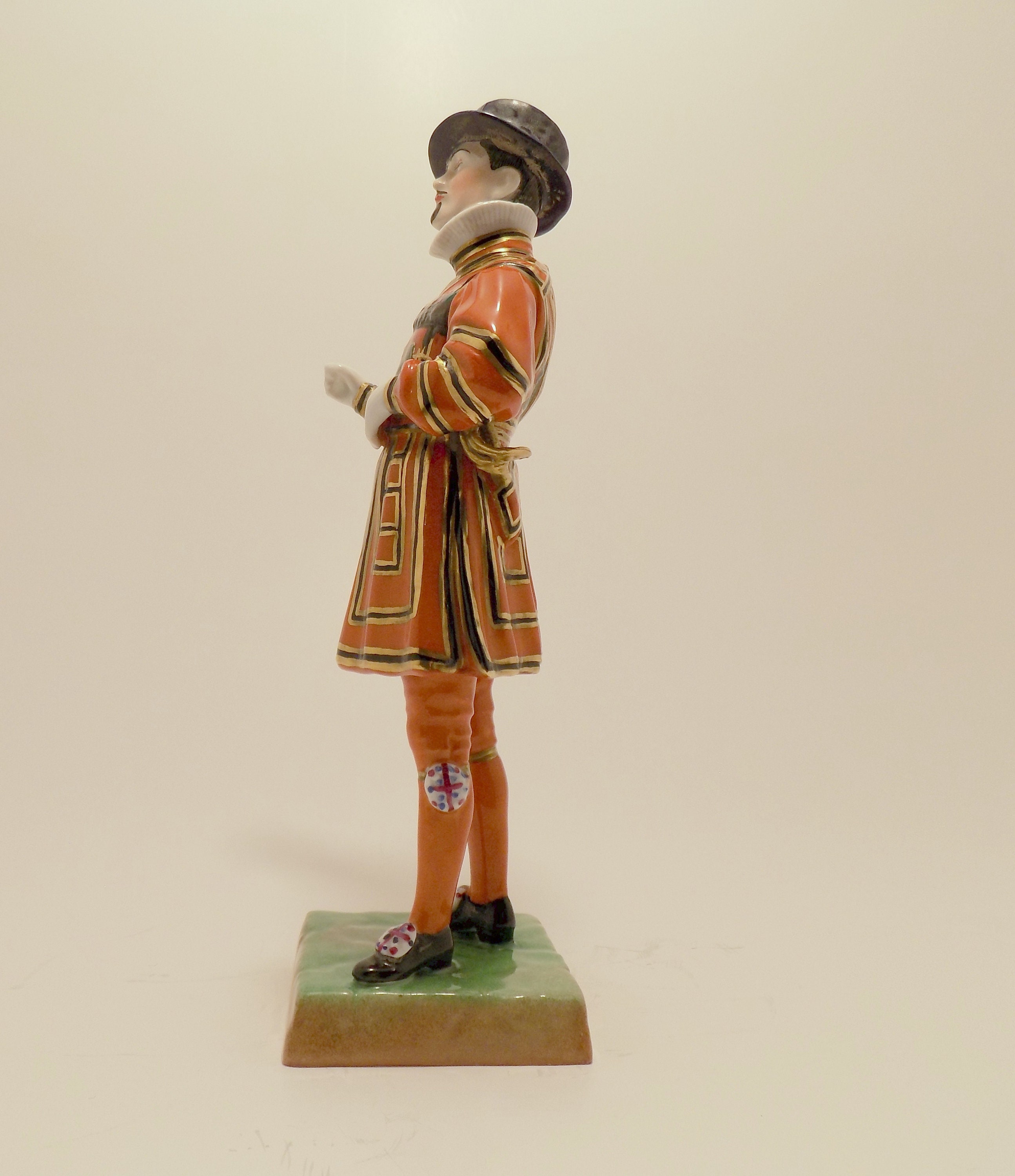 Vintage Dresden Yeoman of the Guard Porcelain Figurine - Carl Thieme ...