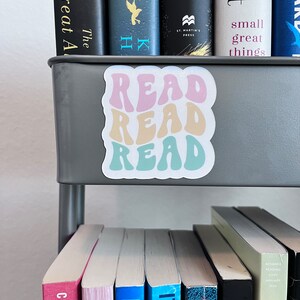Ombré Read Magnet | Book Themed Magnet | Bookish Magnet | Book Gift ...