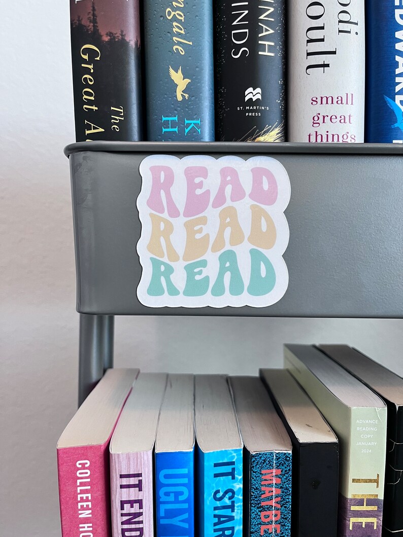 Ombré Read Magnet | Book Themed Magnet | Bookish Magnet | Book Gift ...