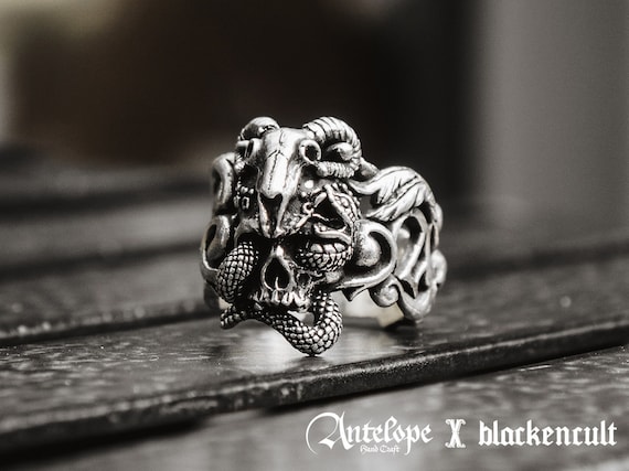 VENOMOUS SABLE Ring in Collaboration With Antelope Handcraft - Etsy