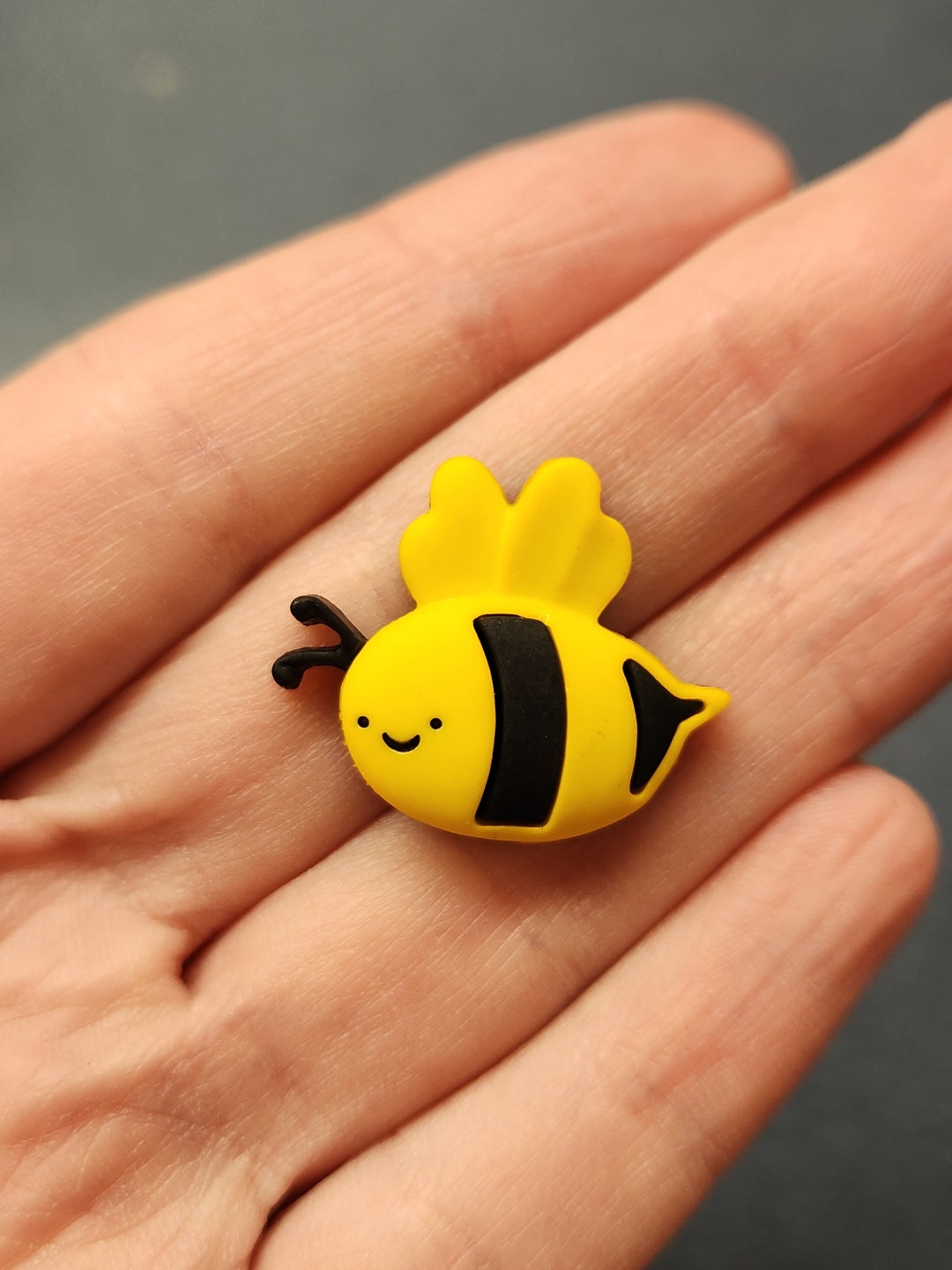 Smiling Bumblebee Magnet | Cover Minder | Needle Minder | Magnetic Pin ...