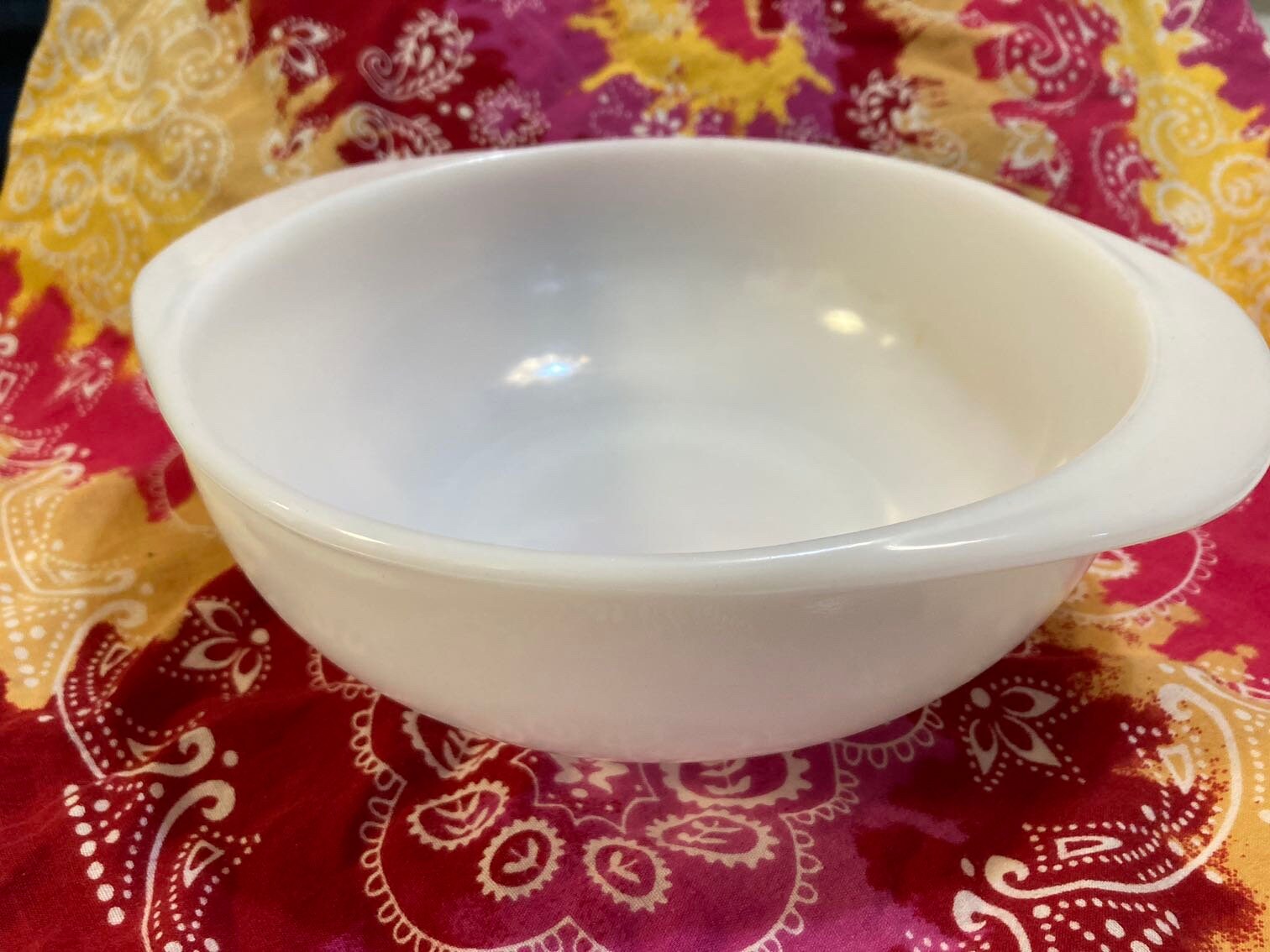 Vintage Pyrex Milk Glass Mixing Bowl - Etsy