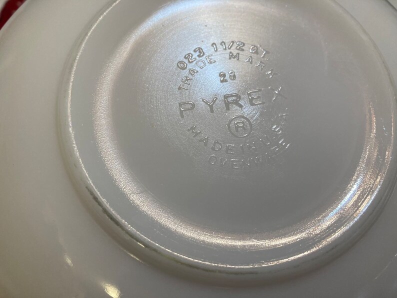 Vintage Pyrex Milk Glass Mixing Bowl - Etsy