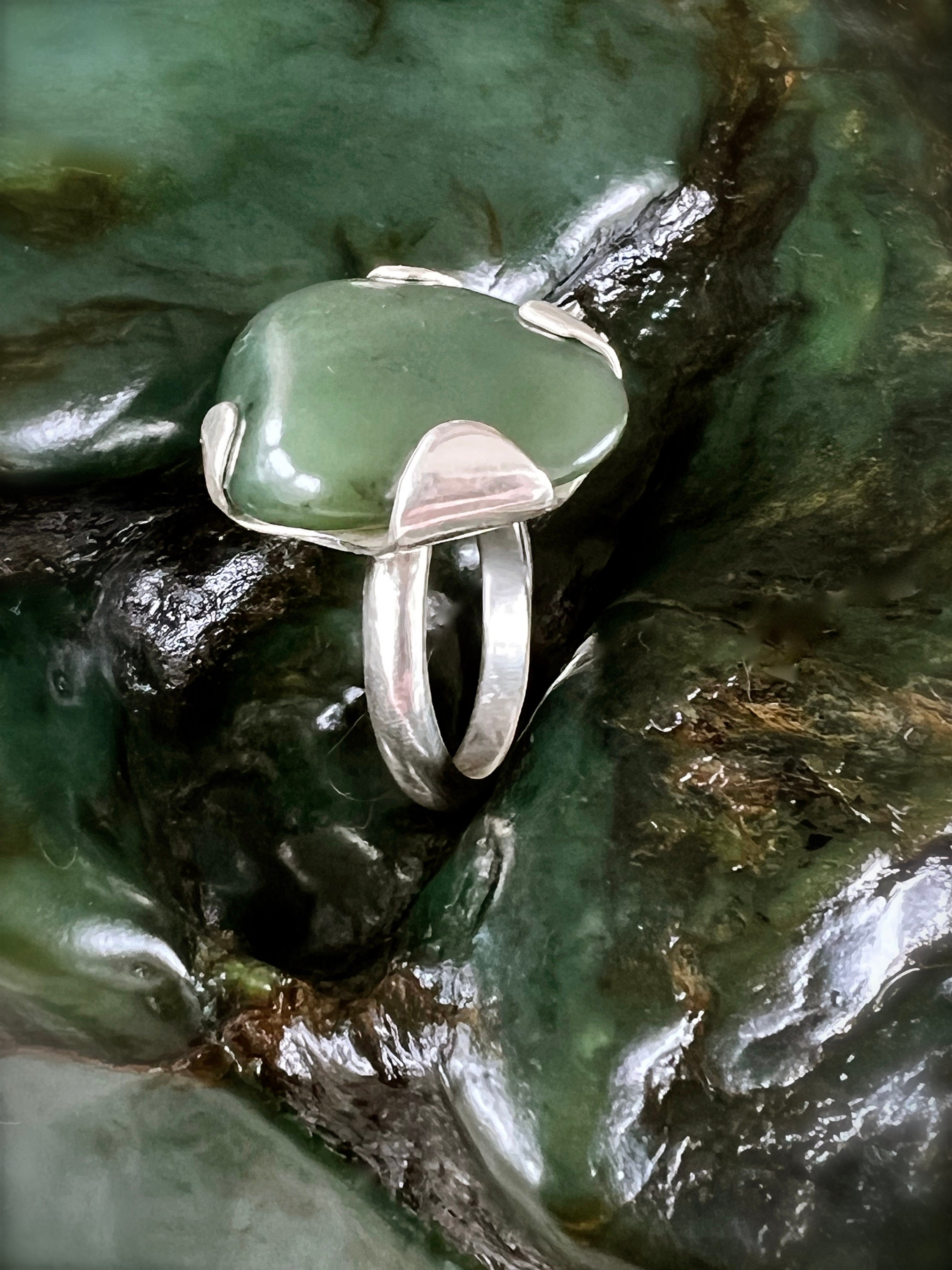 Big Sur Jade " Kelly Green" AAA Grade Natural-polish Silver Ring Size ...