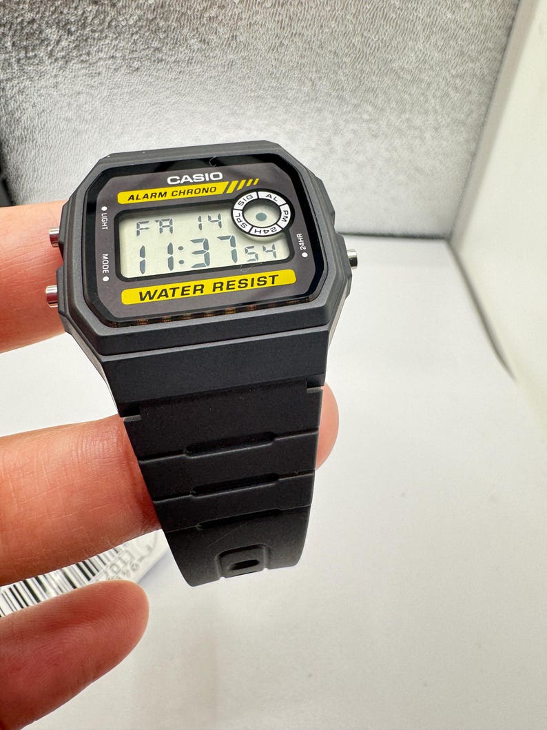 Casio Classic Style Watch for Men or Women , Unisex Size Brand New Item ...