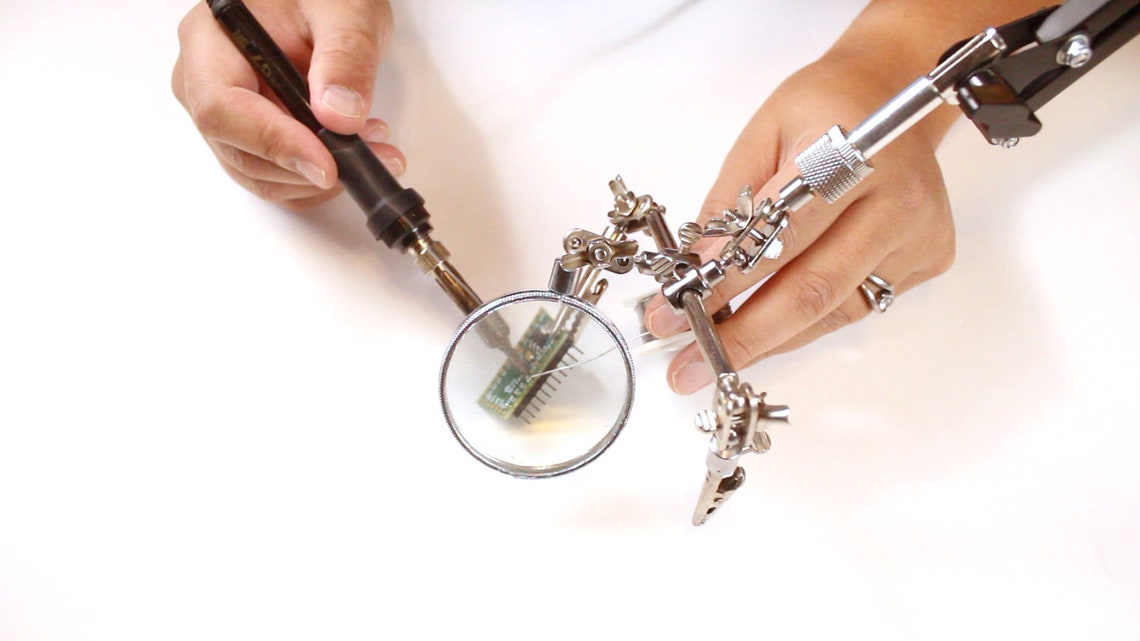 Desk Hands - Helping Hands Third Arm Tool for Desk-mounted Soldering ...