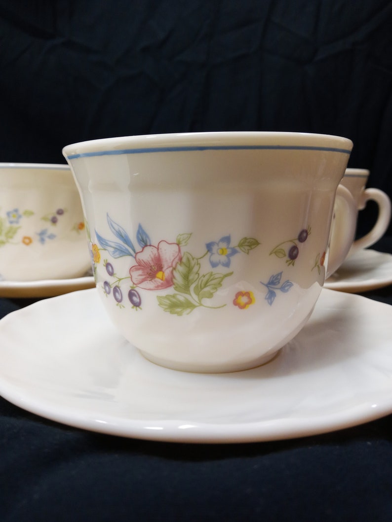 Arcopal Milk Glass Cup and Saucer, Set of 4 8 Pieces in All, Victoria ...