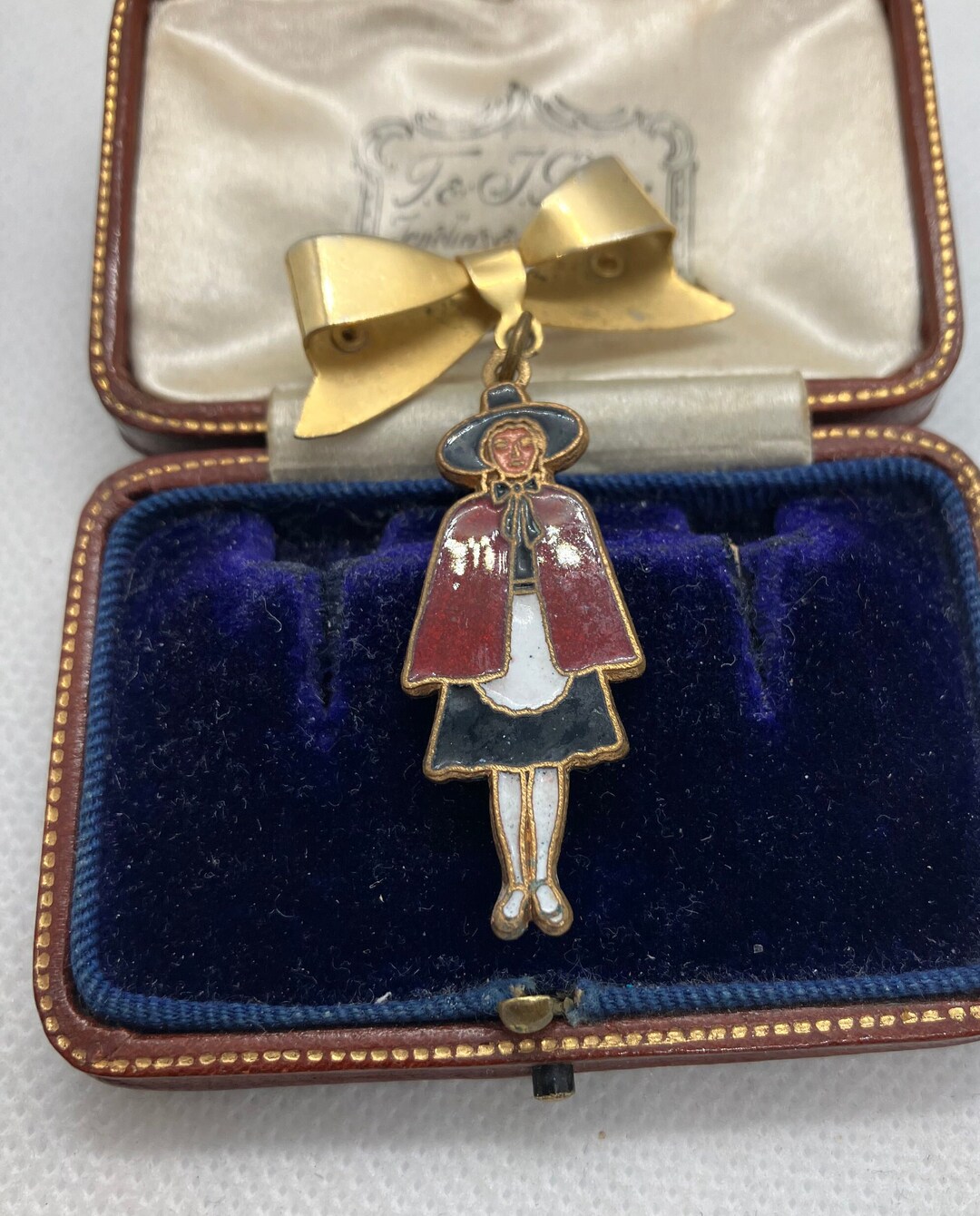 Lovely 1960s Welsh Lady Articulated Bow Brooch - Etsy