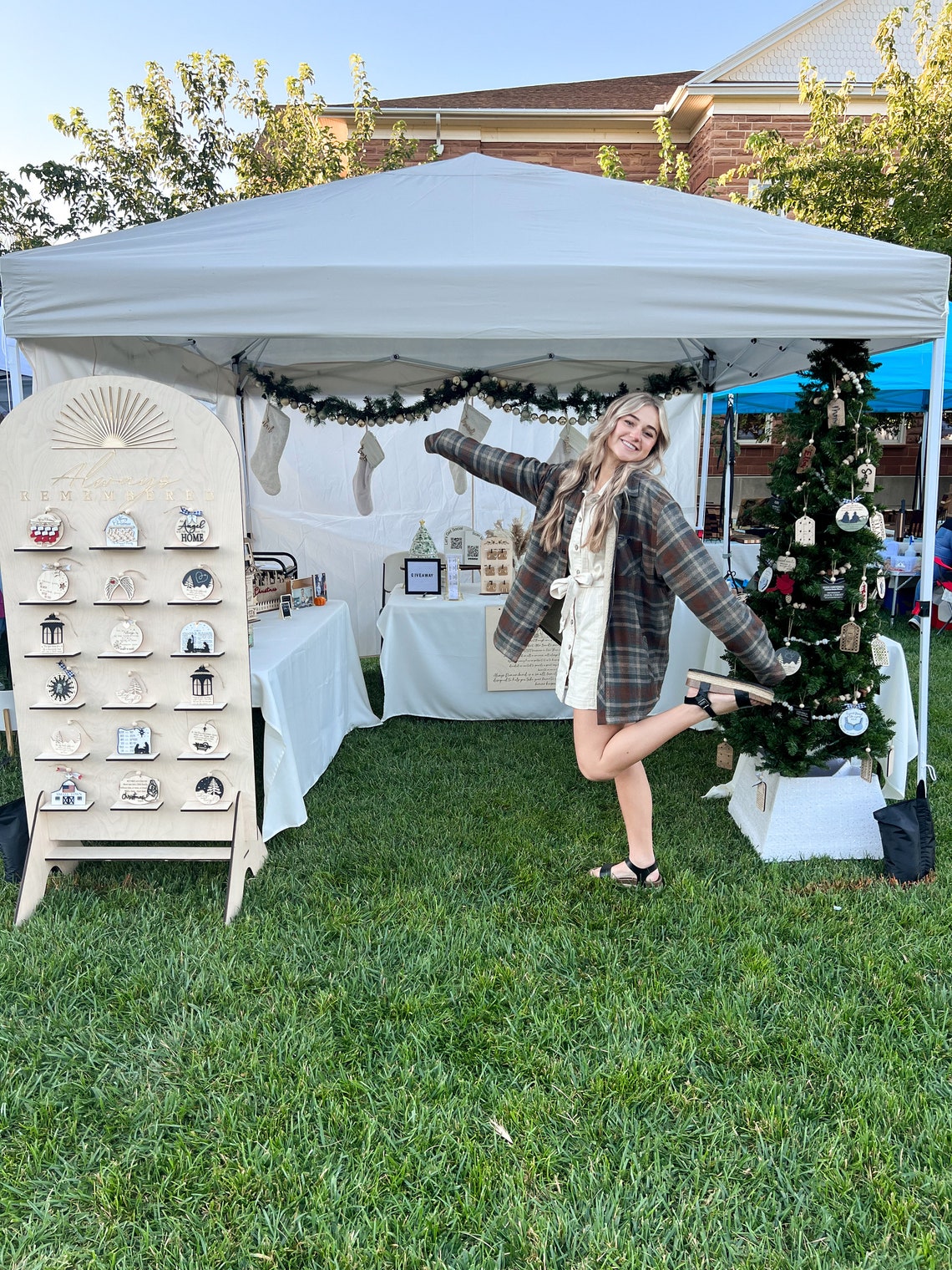 Customizable Big Market Event Display Stand With Shelves Laser Cut ...
