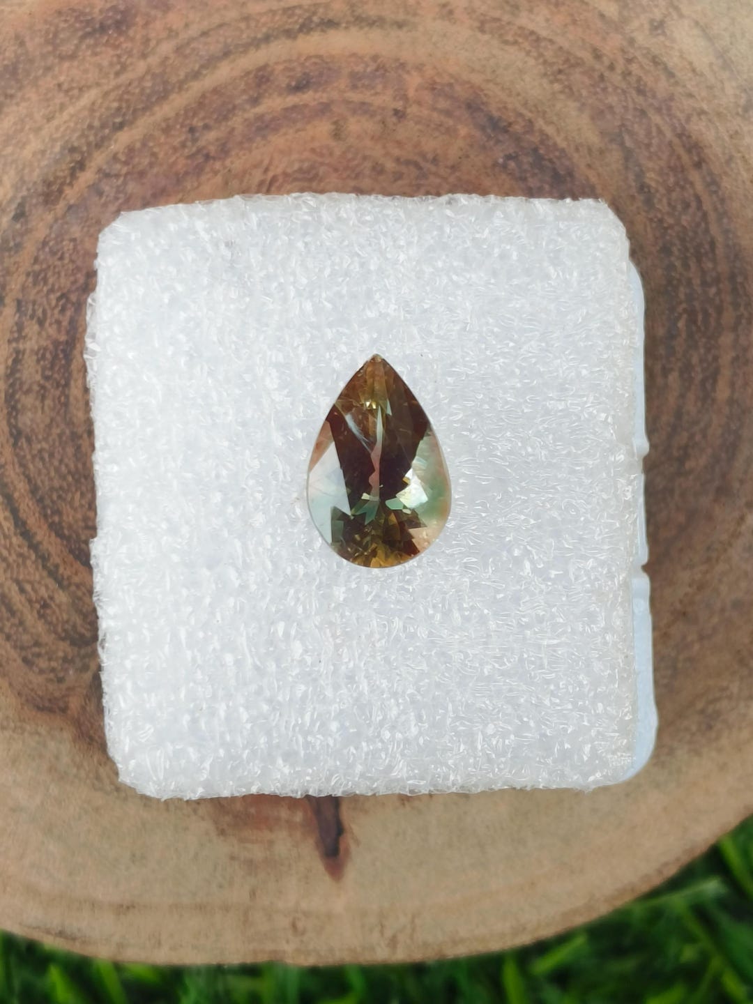 Beautiful Natural Bi Colour Oregon Sunstone Green Oregon Sunstone ...