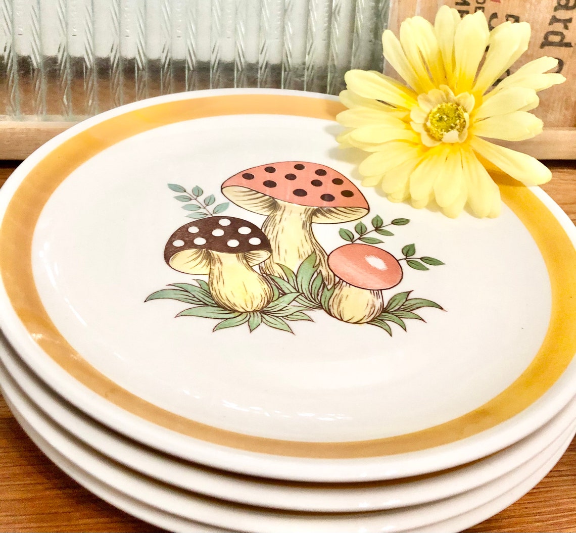 RARE Vintage / Retro Merry Mushroom SET of 4 Dinner Plates 9 | Etsy
