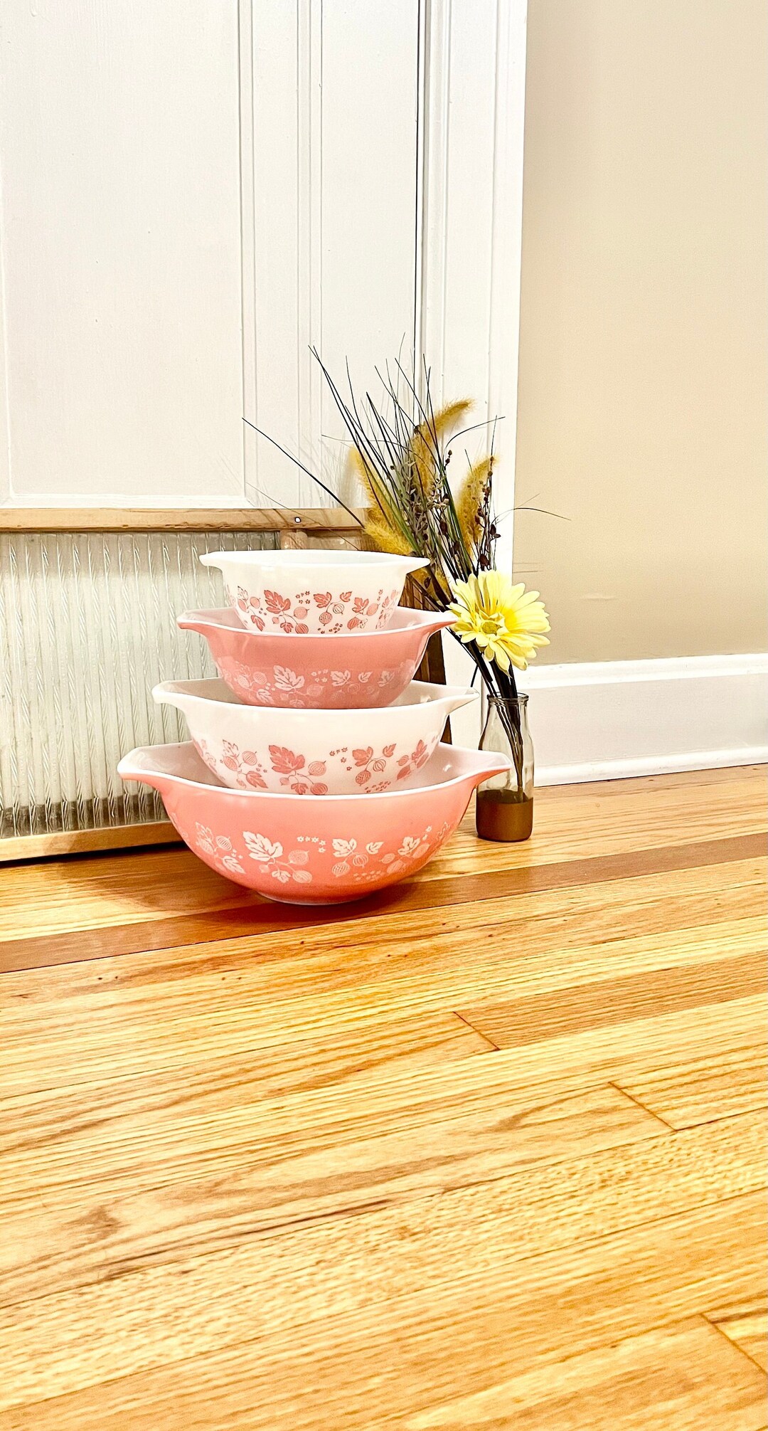Vintage Pyrex Gooseberry SET of 4 Nesting Mixing Bowls / Pyrex Pink and ...