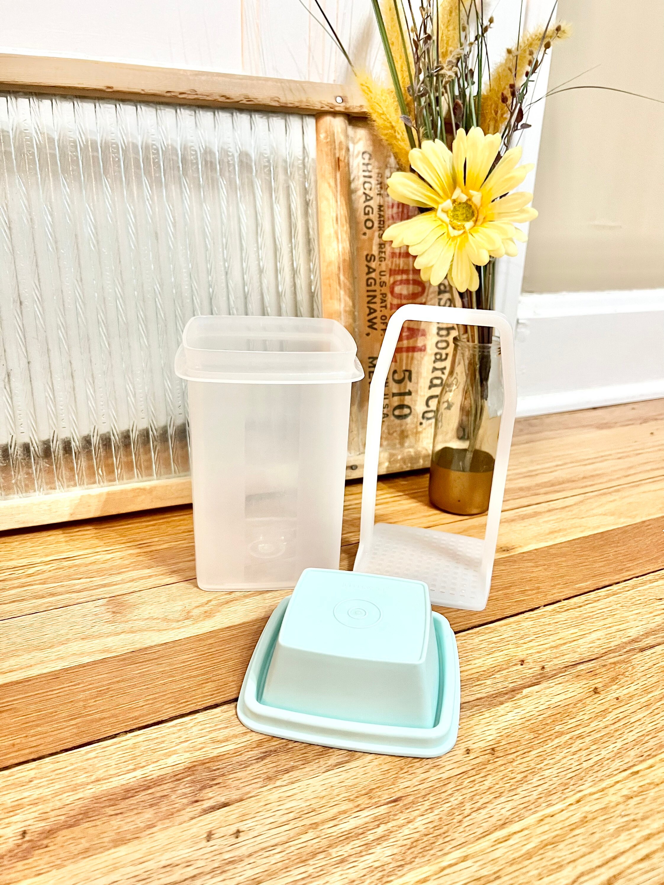 Vintage Tupperware Pickle/olive Keeper 1330-1 / Tupperware | Etsy