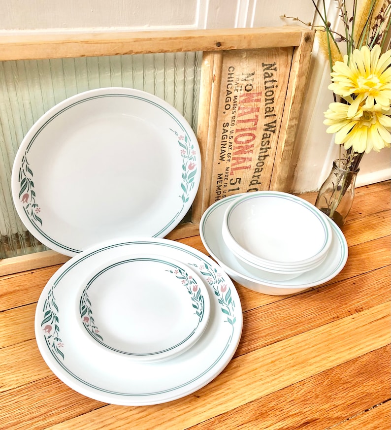 Vintage Corelle Rosemarie Dinnerware Set: 17-piece Service for 4 - Etsy
