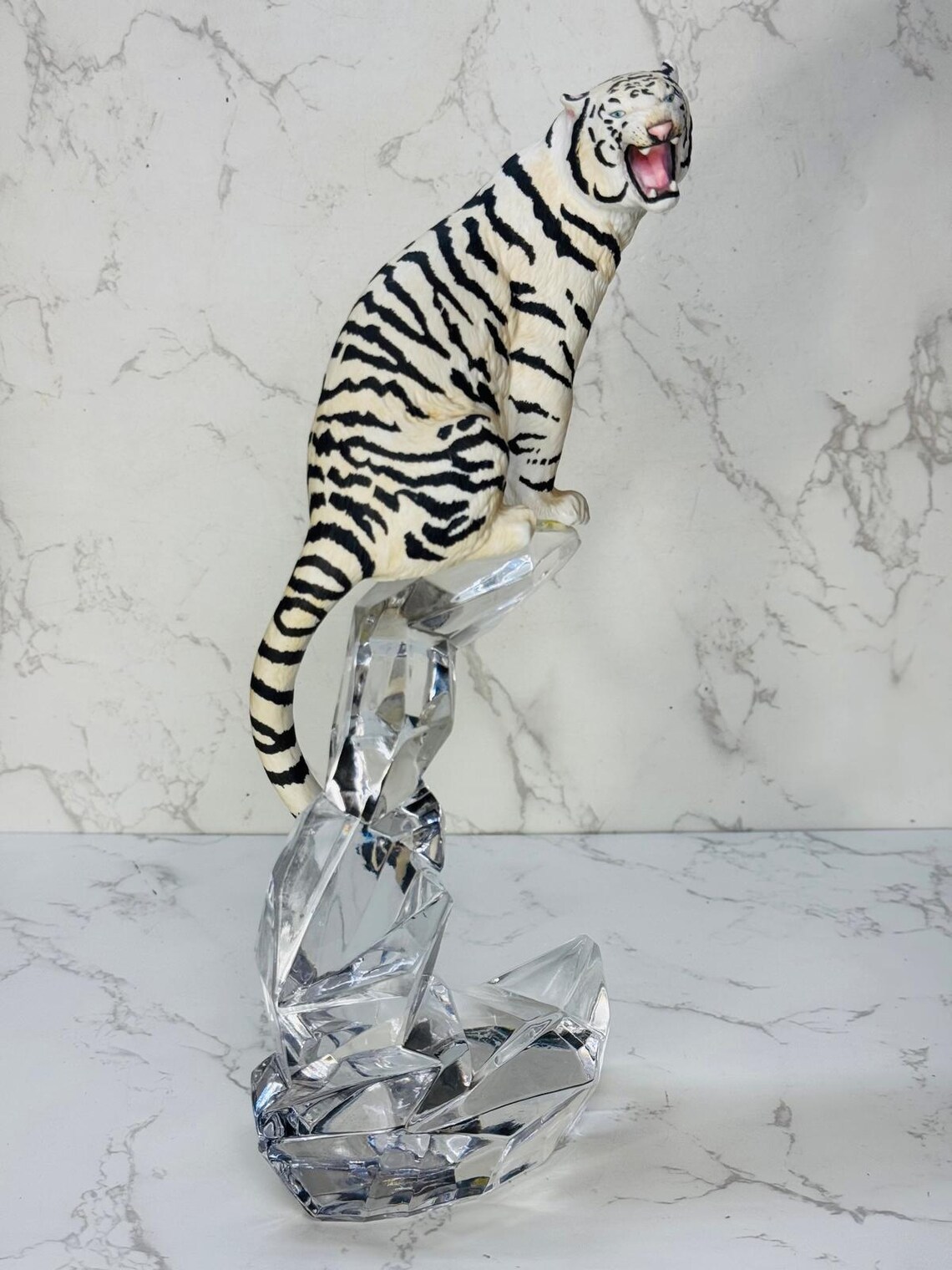 Franklin Mint Porcelain White Siberian Tiger on Lead Crystal Sculpture ...
