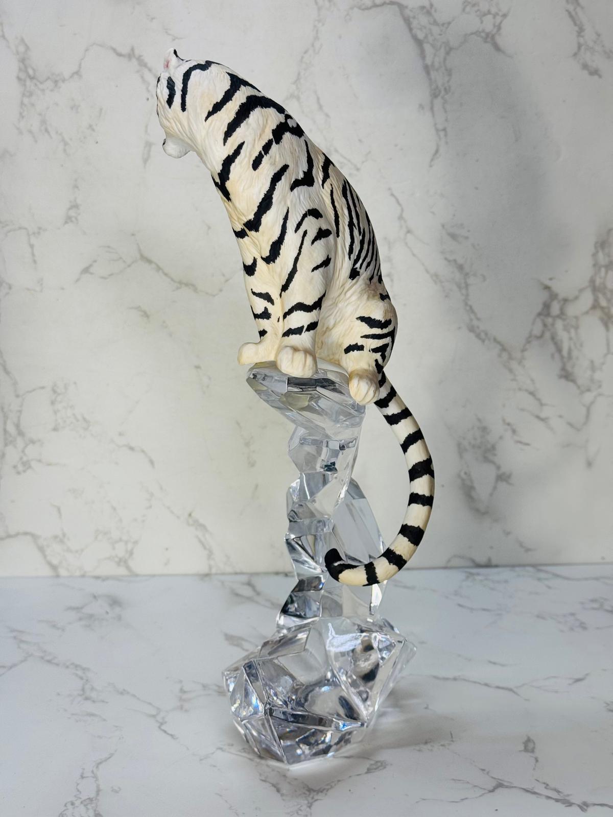 Franklin Mint Porcelain White Siberian Tiger on Lead Crystal Sculpture ...
