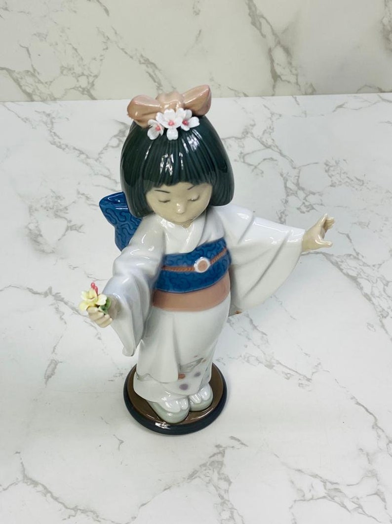 Lladro #6152 Figurine FLOWER GAZER - Etsy