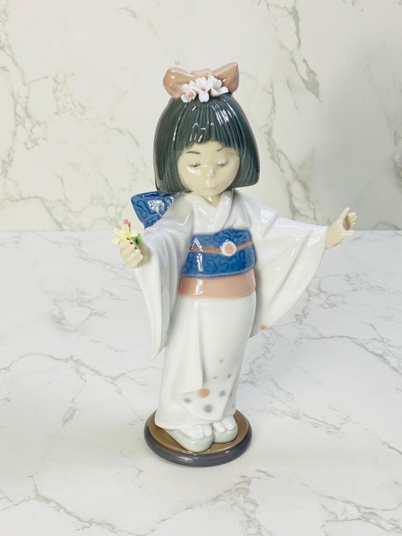 Lladro #6152 Figurine FLOWER GAZER - Etsy