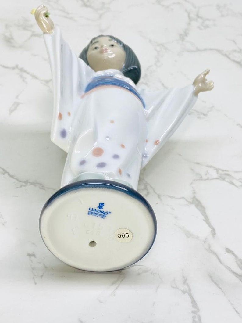 Lladro #6152 Figurine FLOWER GAZER - Etsy