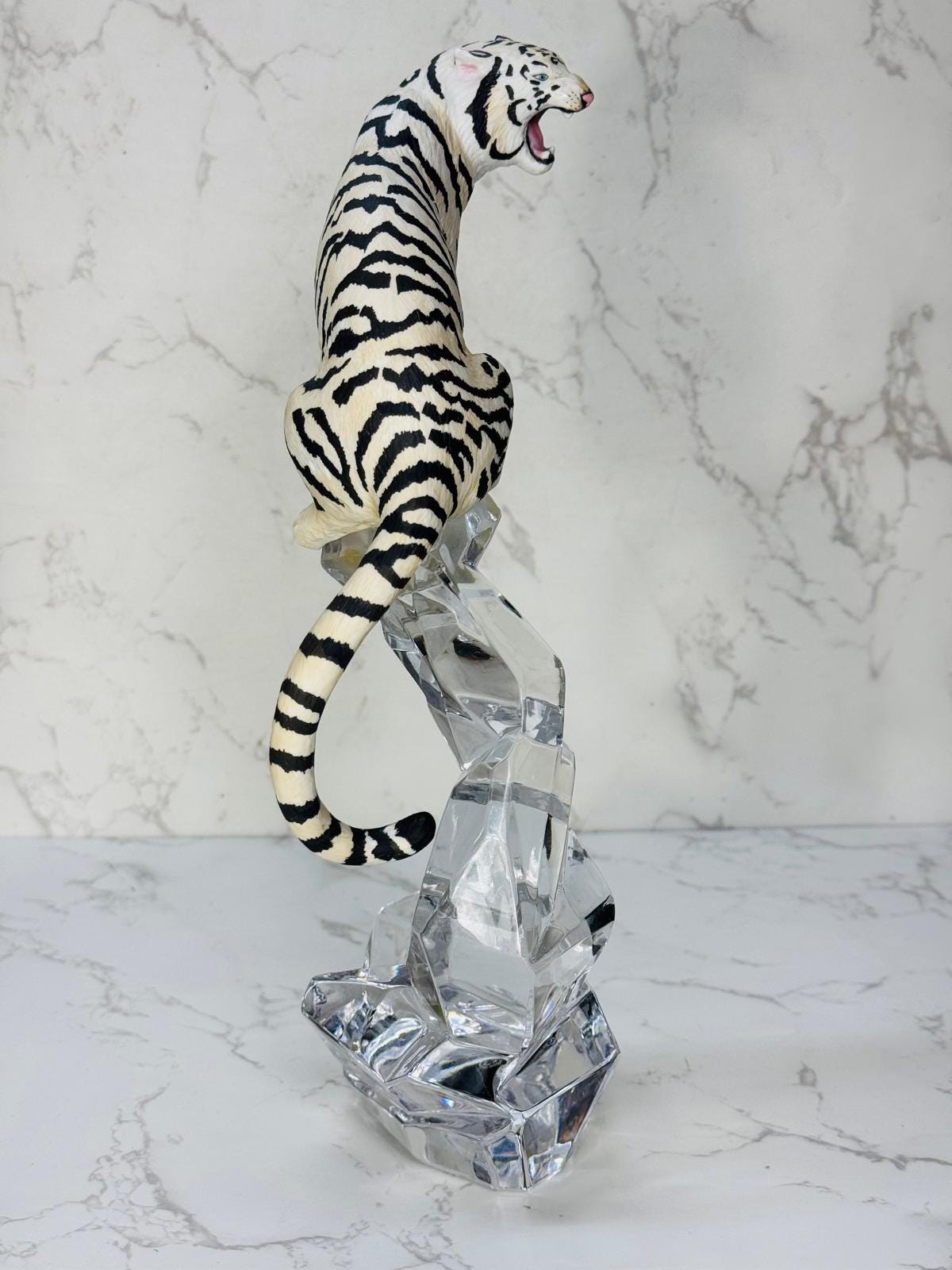 Franklin Mint Porcelain White Siberian Tiger on Lead Crystal Sculpture ...