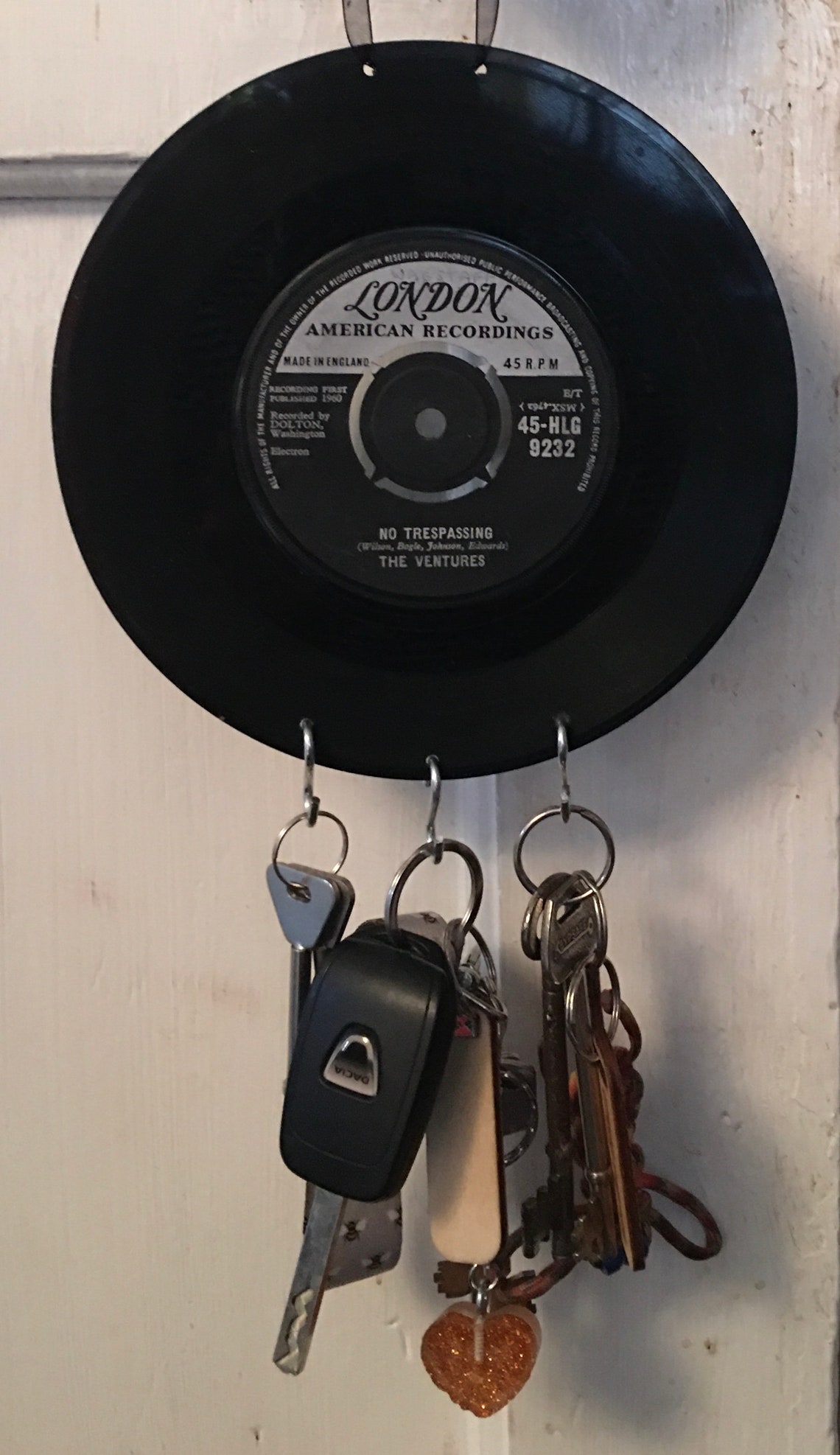 7 record key holder/hanger or necklace hanger upcycled | Etsy