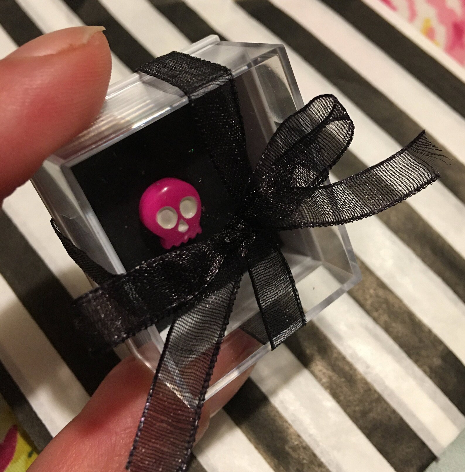 The Wee Tiny Skull in a Box, Shelf Ornament, Kawaii Keepsake, Feelgood ...