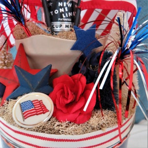 Unique Patriotic American Holiday With Trumpet Cup Mute Diorama ...