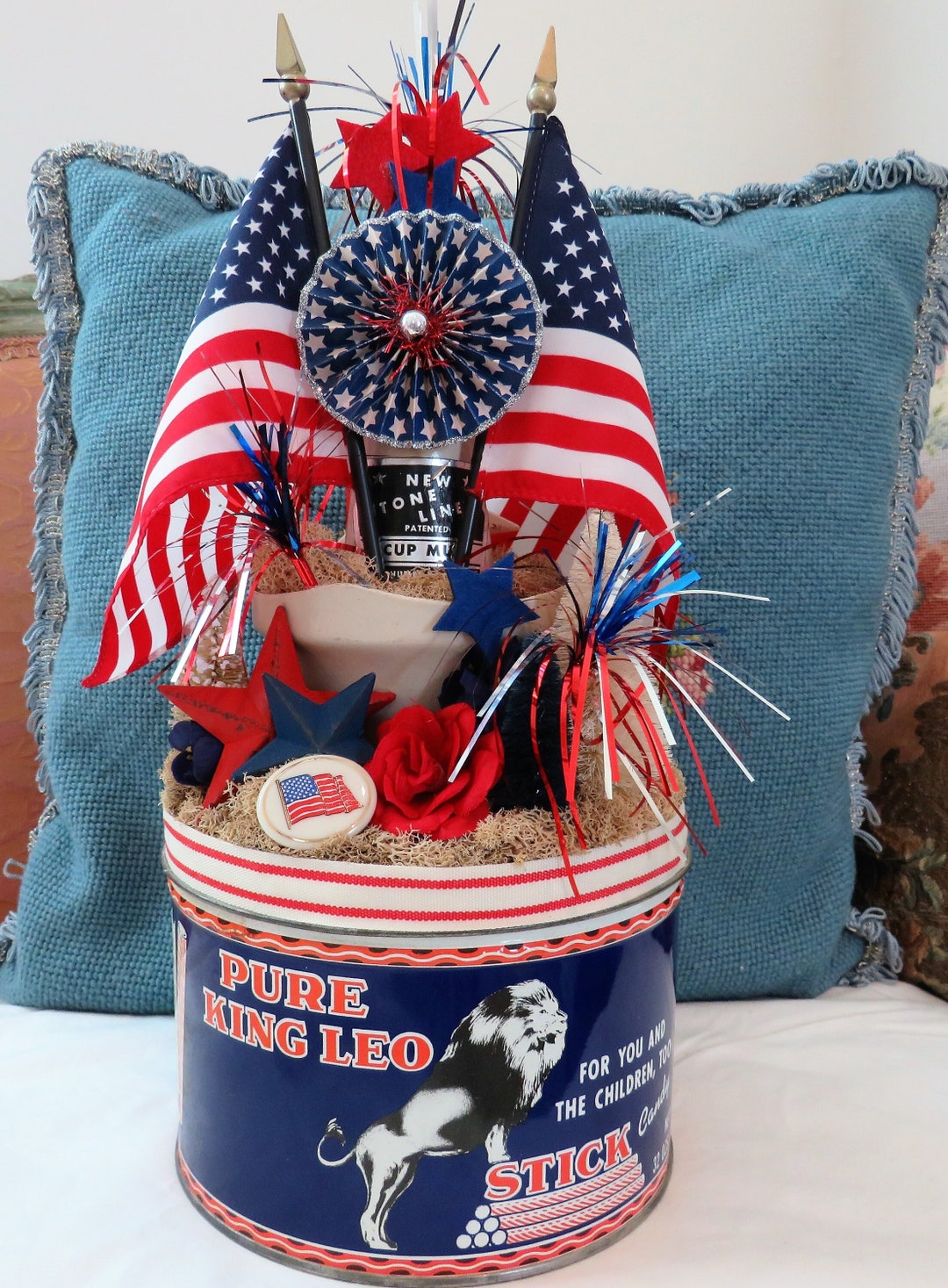 Unique Patriotic American Holiday With Trumpet Cup Mute Diorama ...