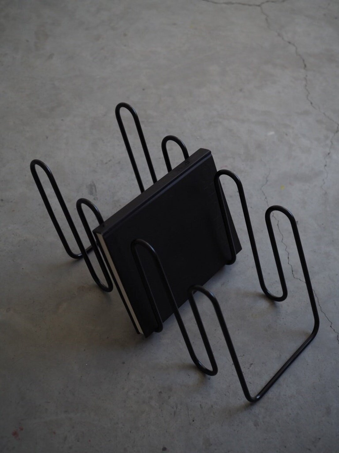 SNAKE MAGAZINE RACKBLACK - Etsy
