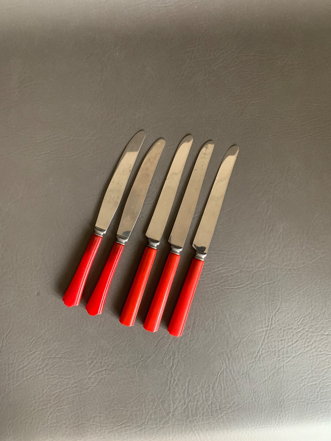 Vintage Red Bakelite Dinner Knives - Stainless Steel Cutlery Set of 5 ...
