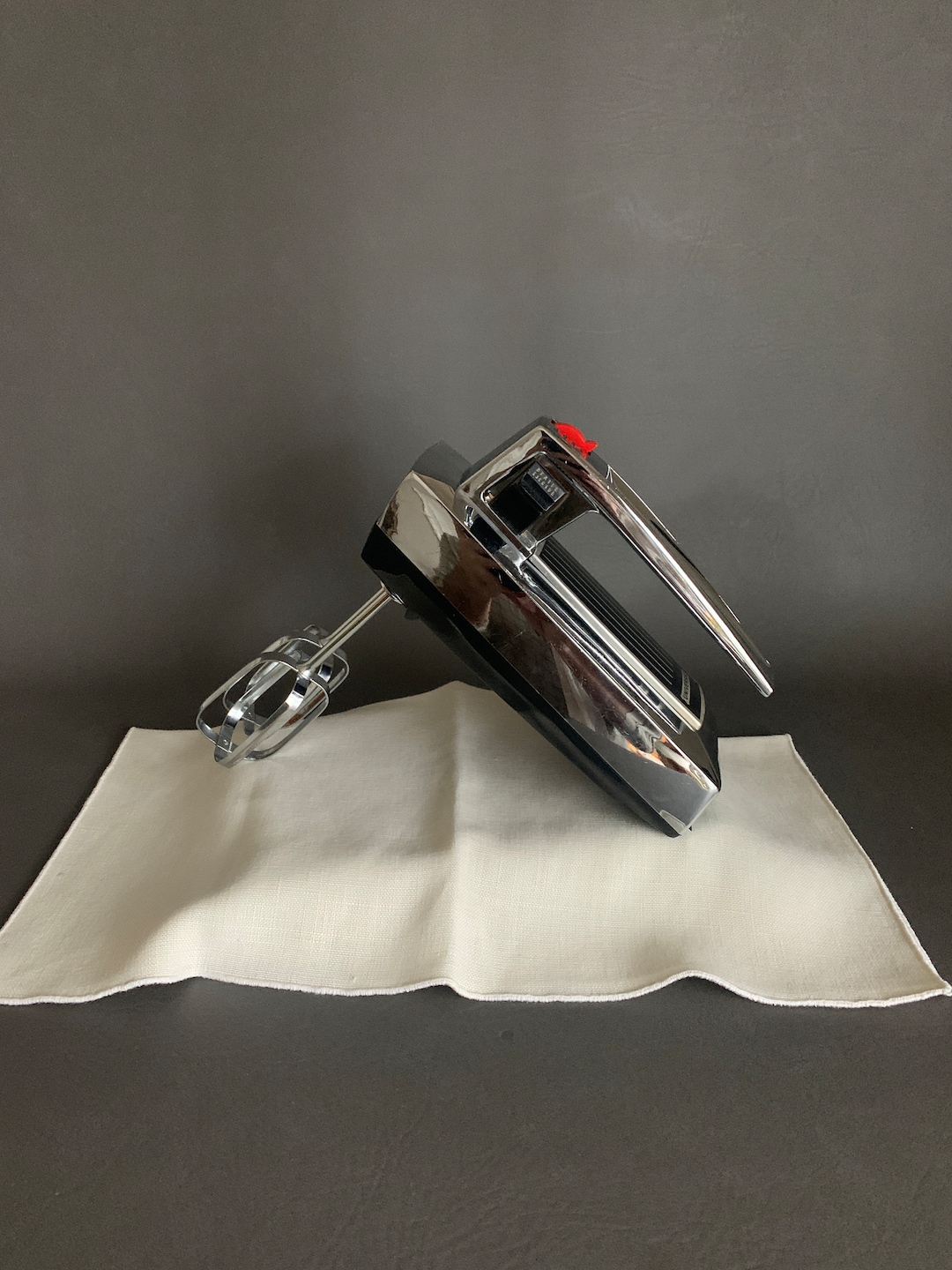 Vintage UNIVERSAL Chrome Electric Hand Mixer Beater Black Red Baking ...