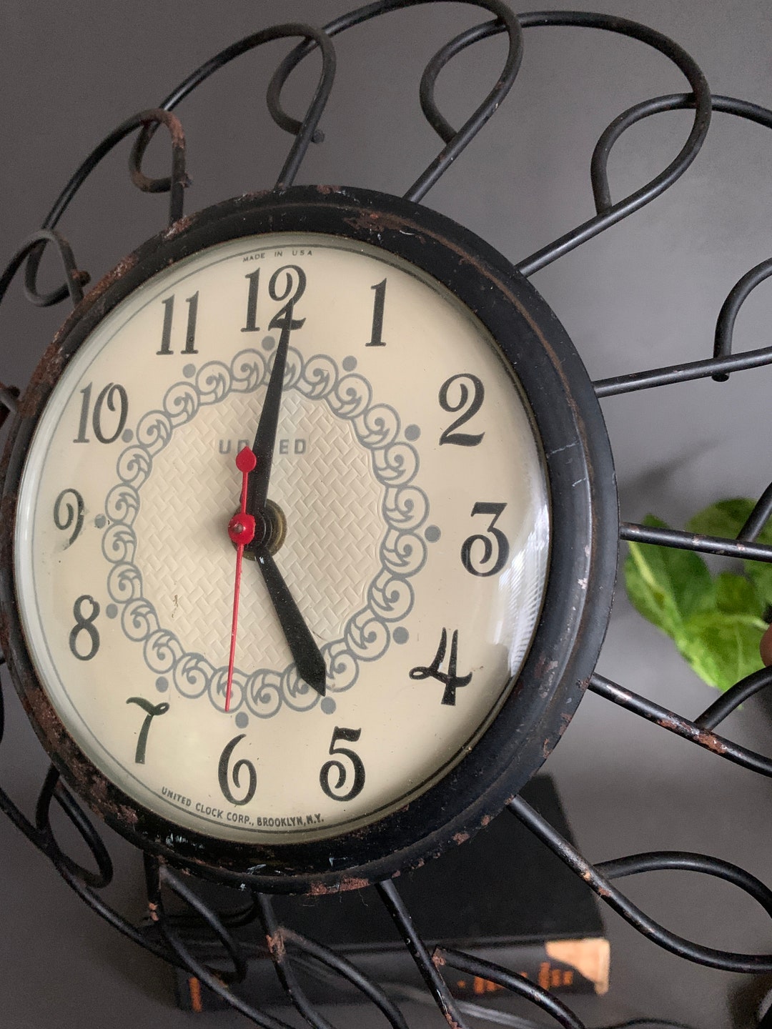 Vintage UNITED Kitchen Wall Clock Electric Metal Black Wire Design ...