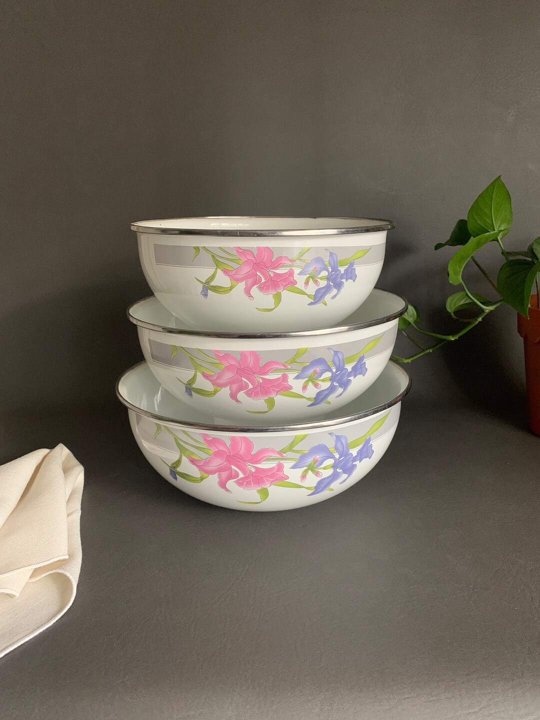 Vintage Flower Pastel Enamel Nesting Bowls Set of 3 White Rimmed Large ...