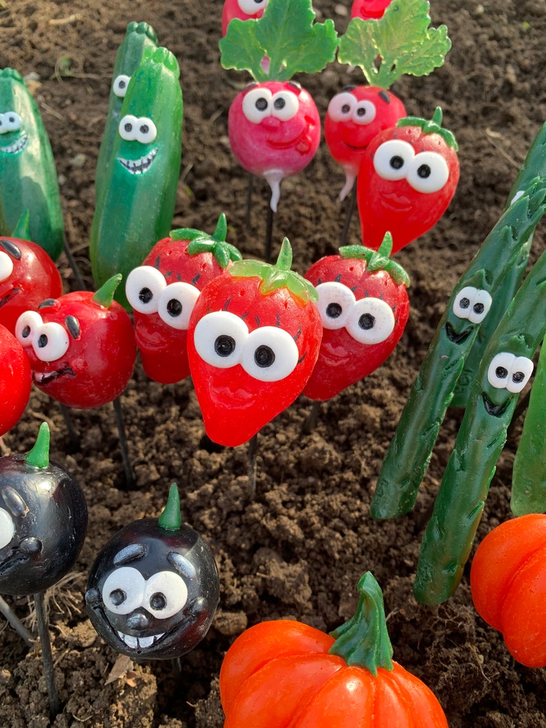 Vegetable Markers/labels/sign/tag. Sets of 5/7/10/20. Sculptures of ...