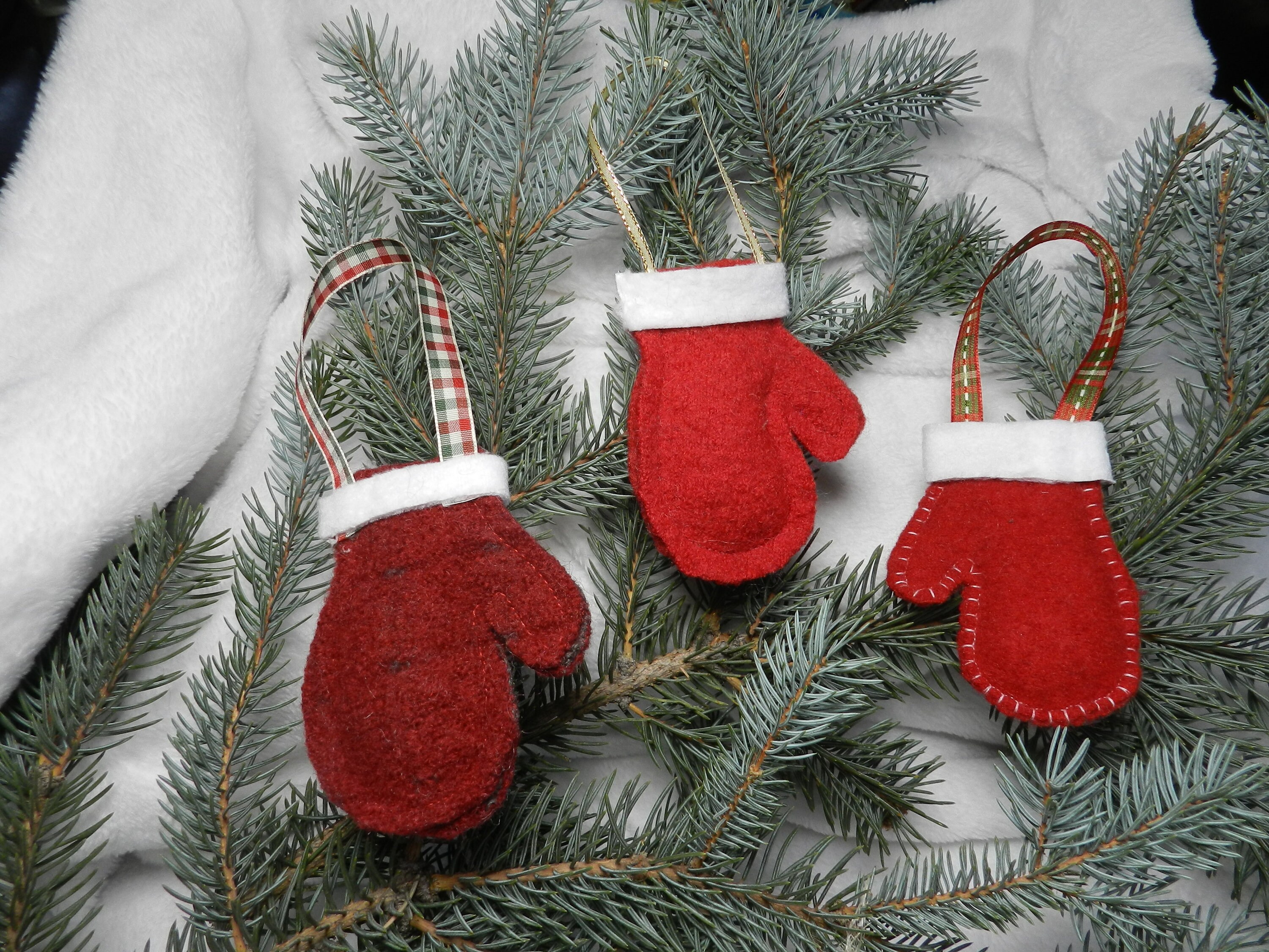 3 Tiny Mitten Ornaments Wool Mittens Holiday Decoration | Etsy