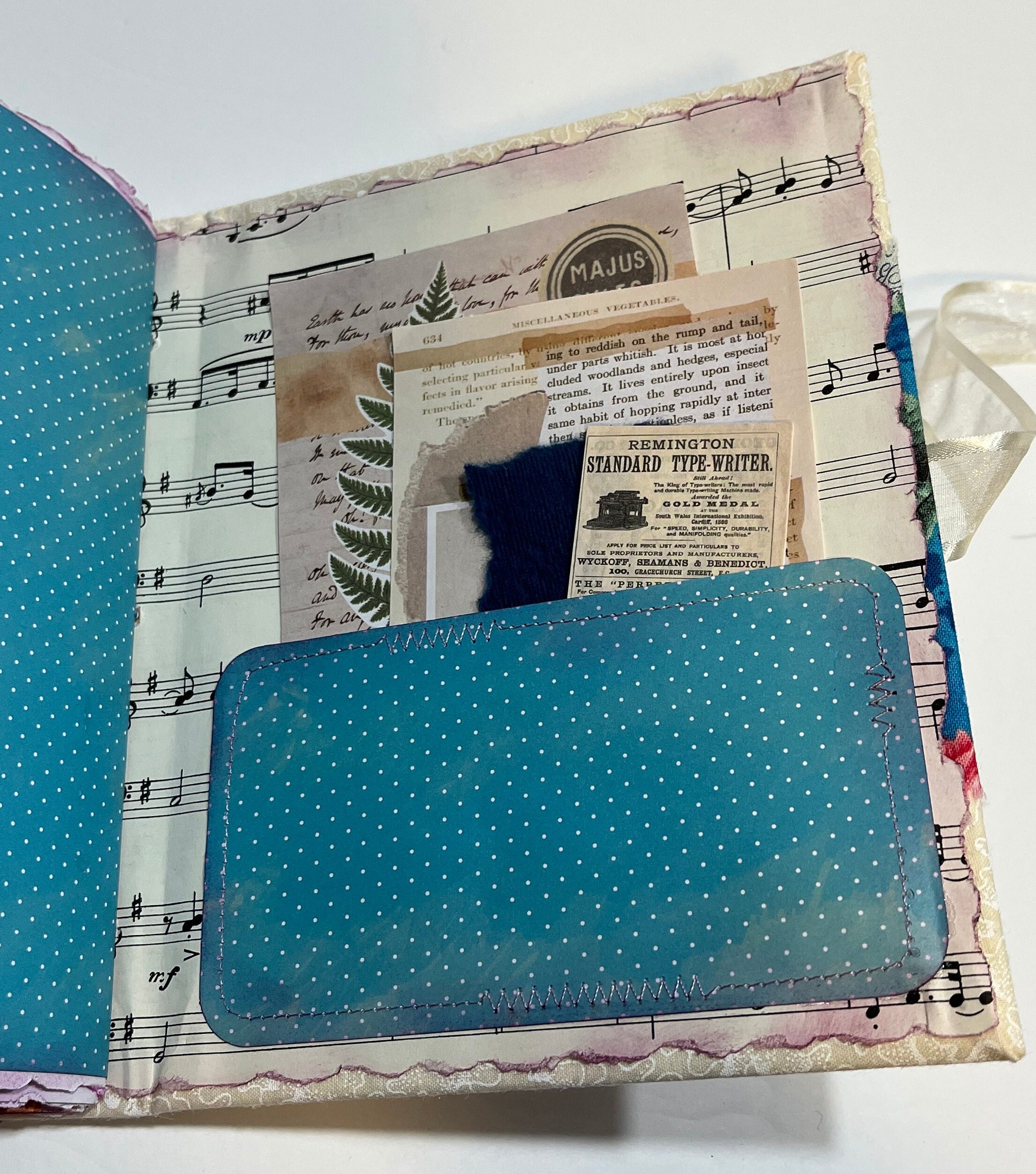 Junk Journal: Embellished Butterfly Collage Design Book, 2 Signatures ...