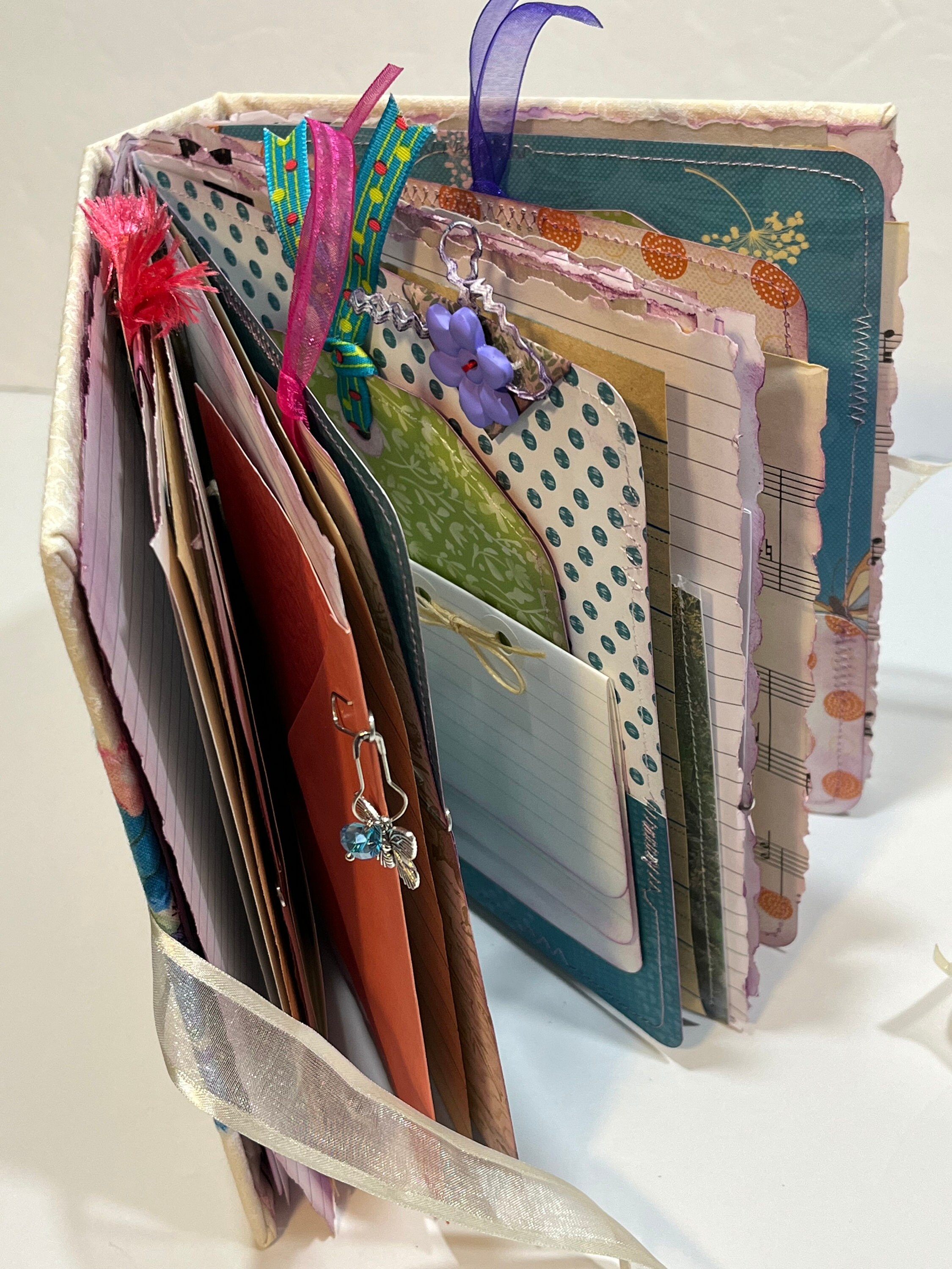 Junk Journal: Embellished Butterfly Collage Design Book, 2 Signatures ...