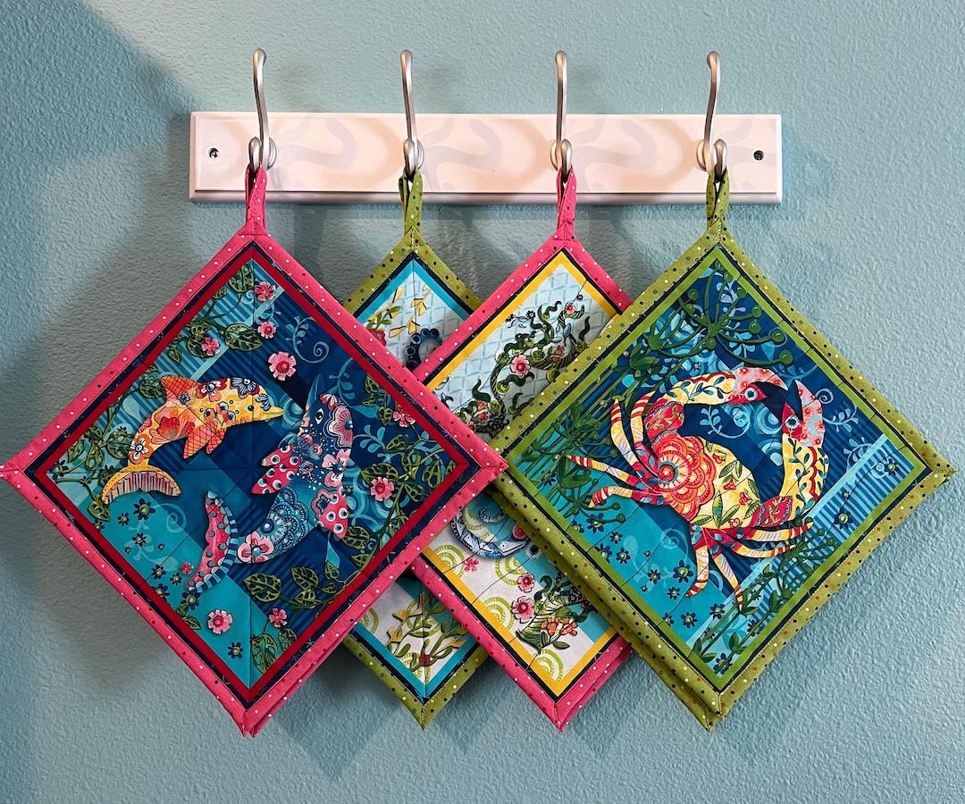 Potholder Pair of Bright Sea Life Decor, Quilted With Heat Resistant ...